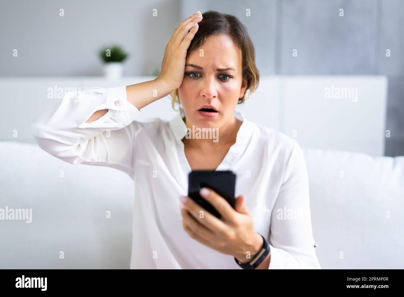 Phone scam message hi-res stock photography and images - Alamy