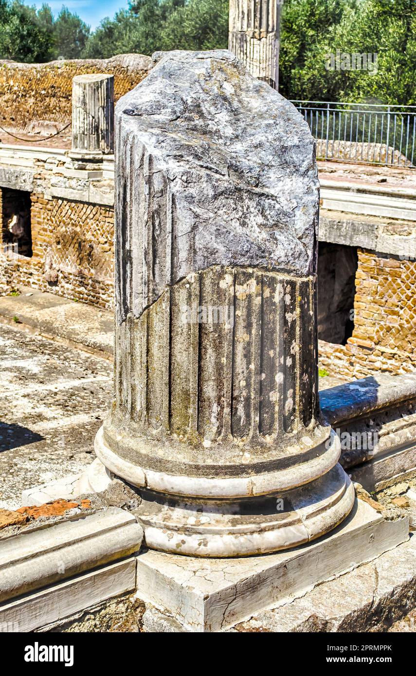 Roman ruins of Corinthian columns in Villa Adriana (Hadrian's Villa ...