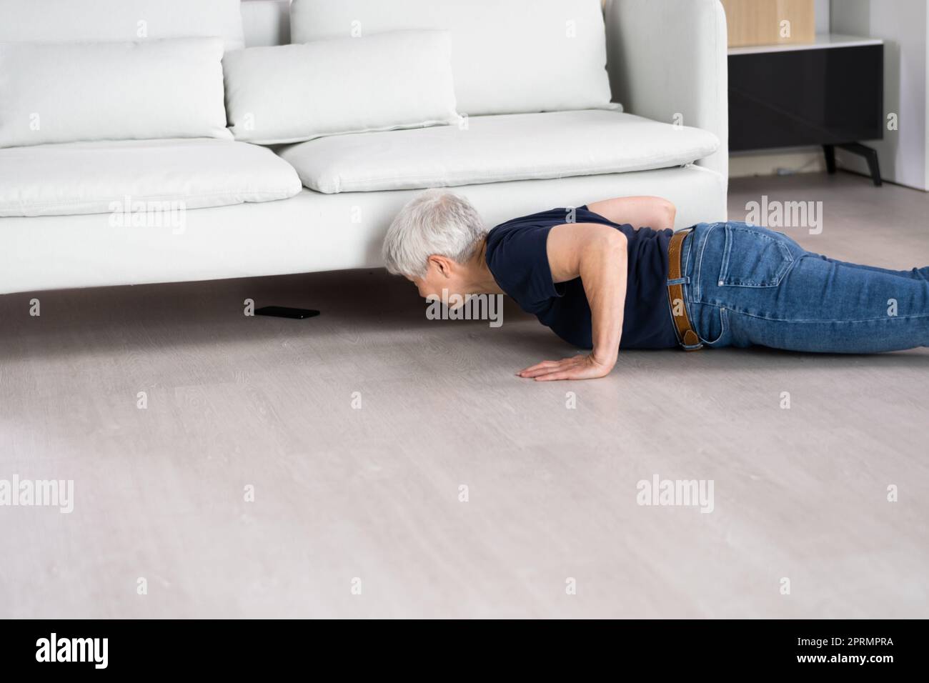 Mobile phone lost floor hi-res stock photography and images - Alamy