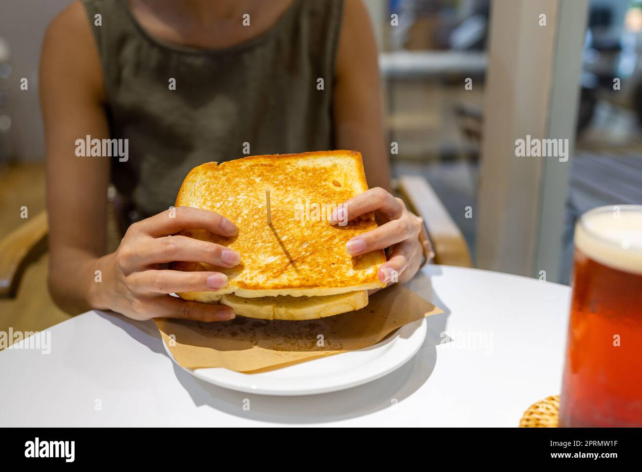 Woman roast eat roast hi-res stock photography and images - Alamy