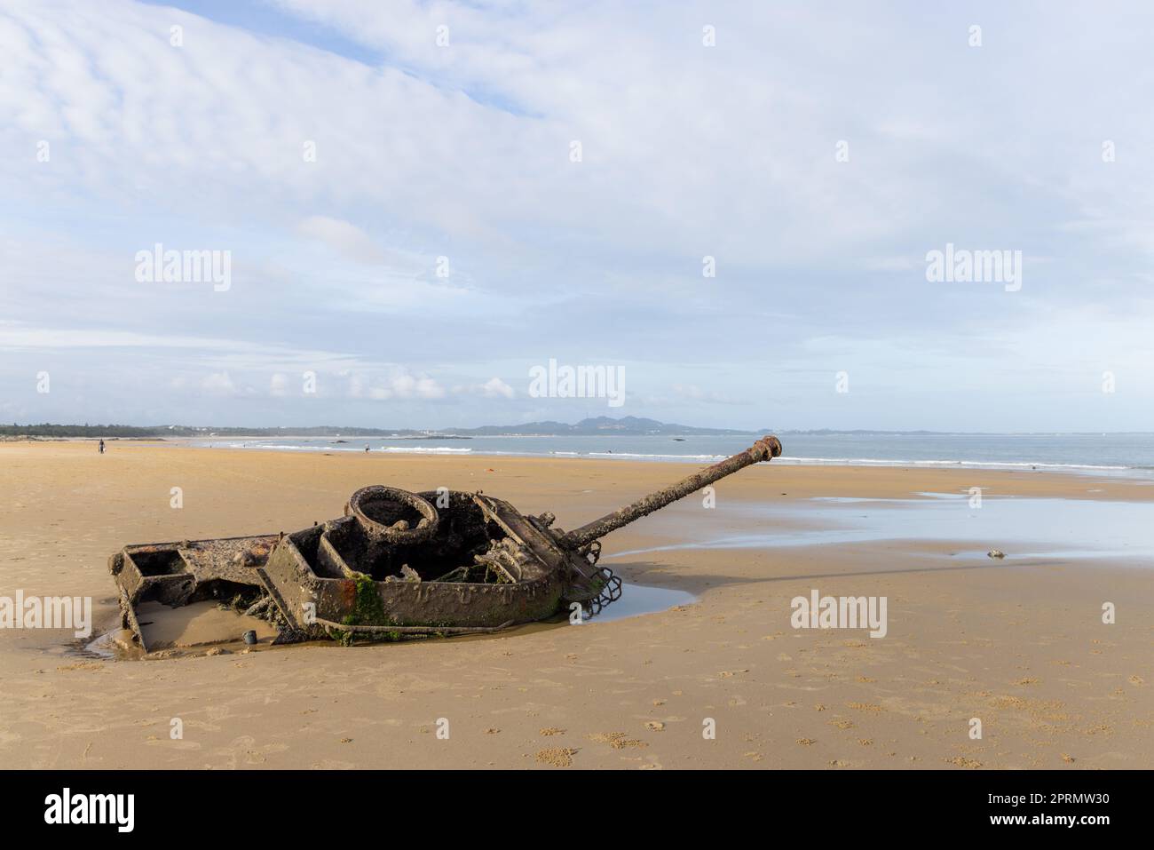 Ruined tank on the sand beach in Kinmen of Taiwan Stock Photo - Alamy