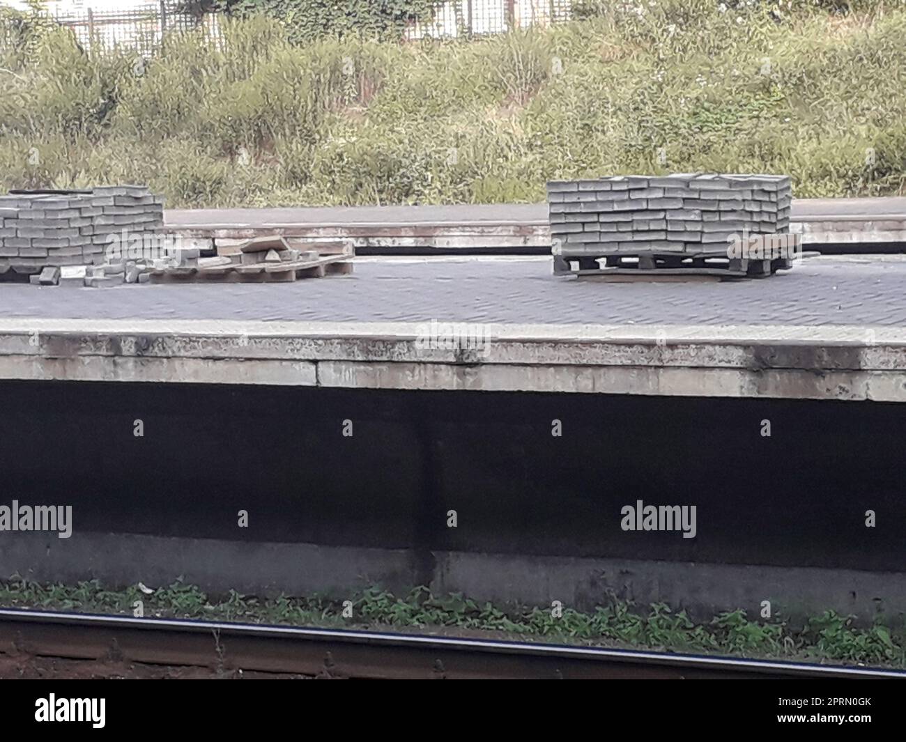 Paving tile modules lie on a the platform Stock Photo - Alamy