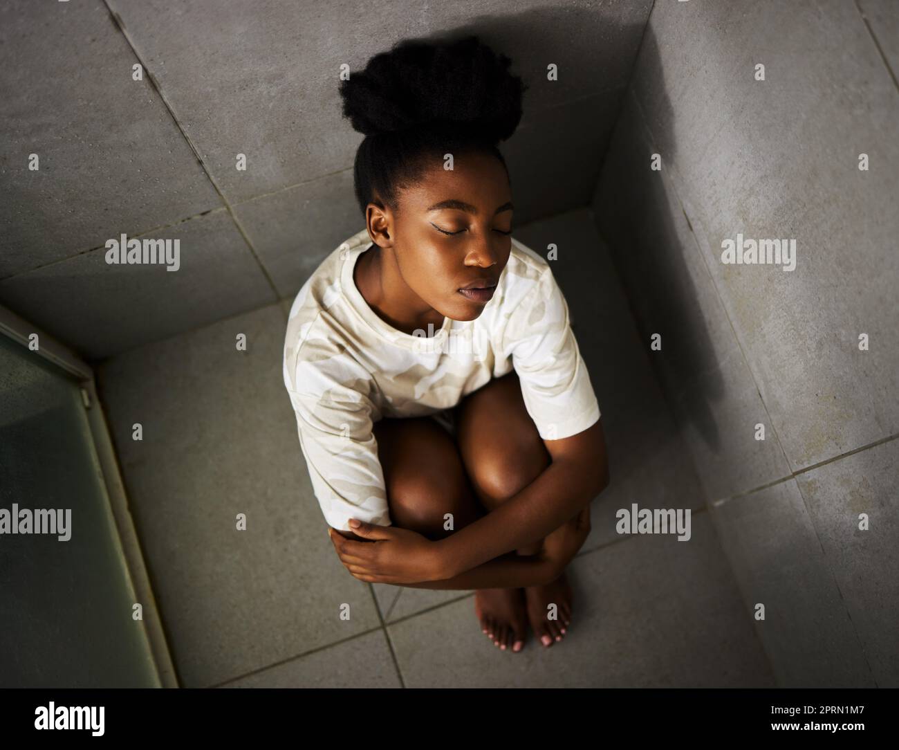 Girl in shower hi-res stock photography and images - Alamy