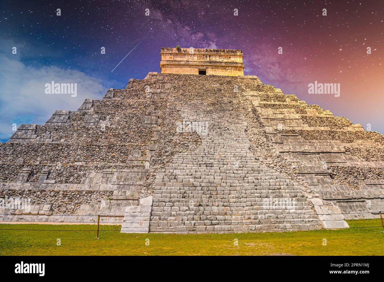 Temple Pyramid of Kukulcan El Castillo, Chichen Itza, Yucatan, Mexico, Maya civilization with ...