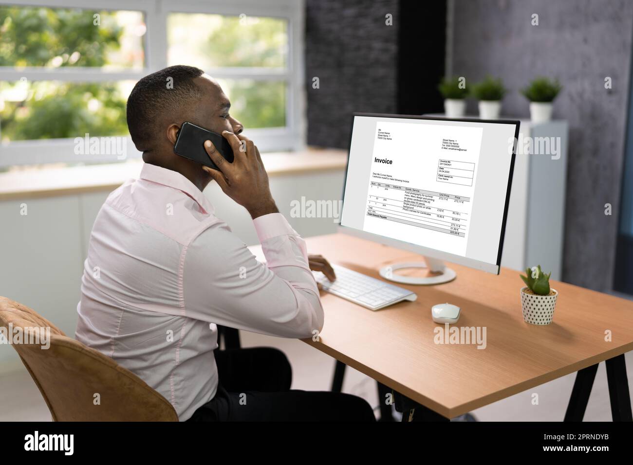 Manage accounts hi-res stock photography and images - Alamy