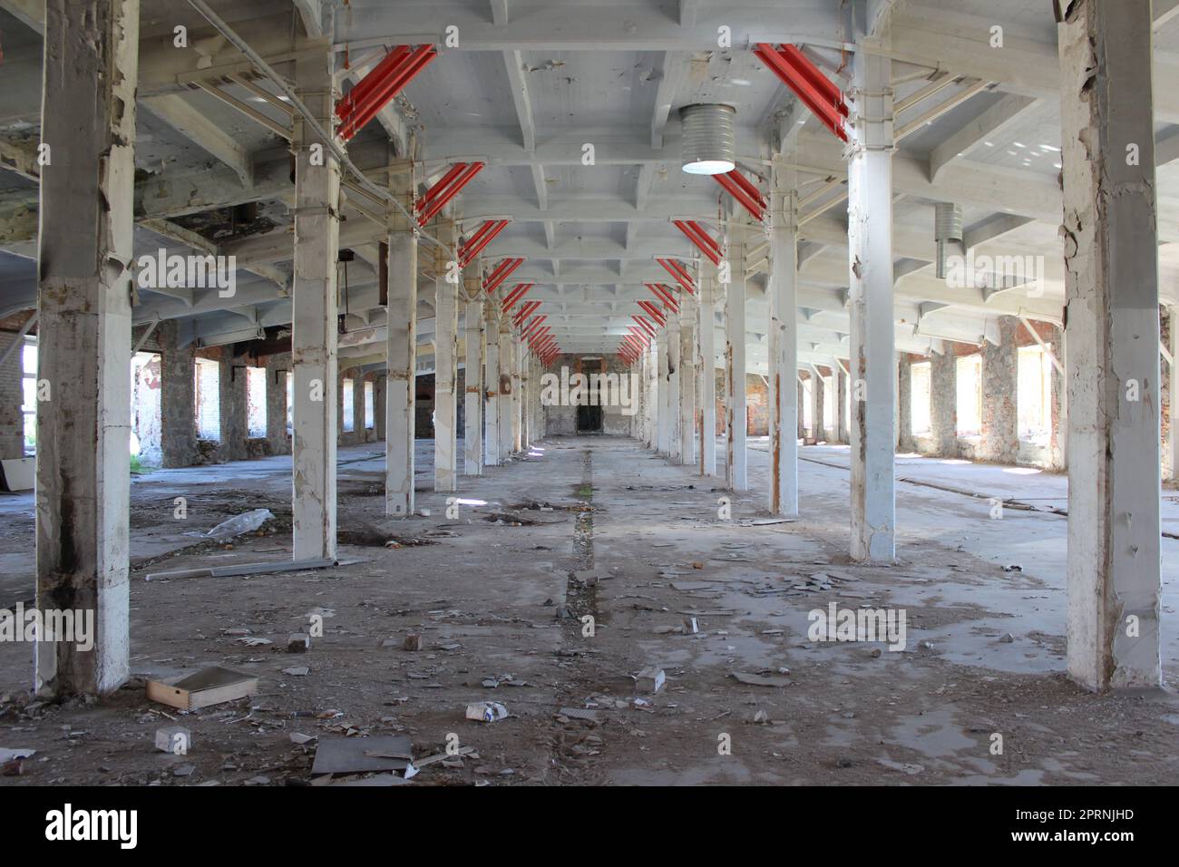The inside of an old factory building Stock Photo - Alamy