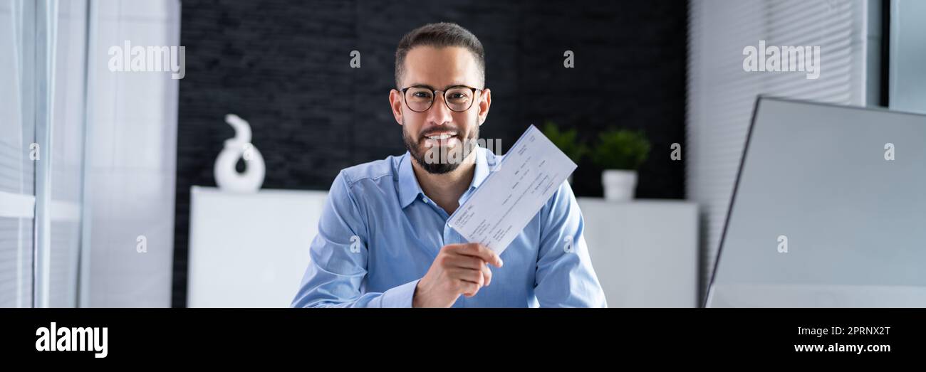 Man holding cheque hi-res stock photography and images - Alamy