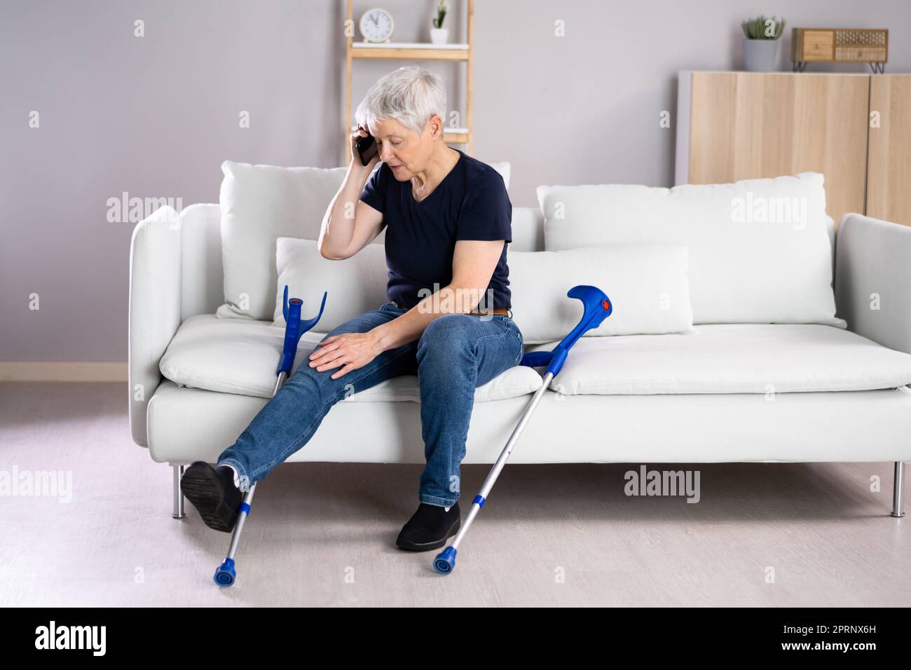 Patient phone injury talking hi-res stock photography and images - Alamy