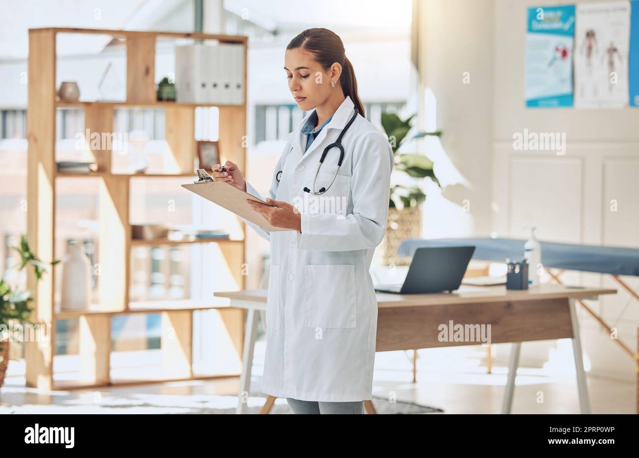 Hospital healthcare service hi-res stock photography and images - Alamy