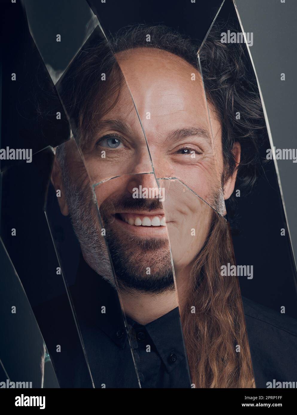 Broken mirror hi-res stock photography and images - Alamy