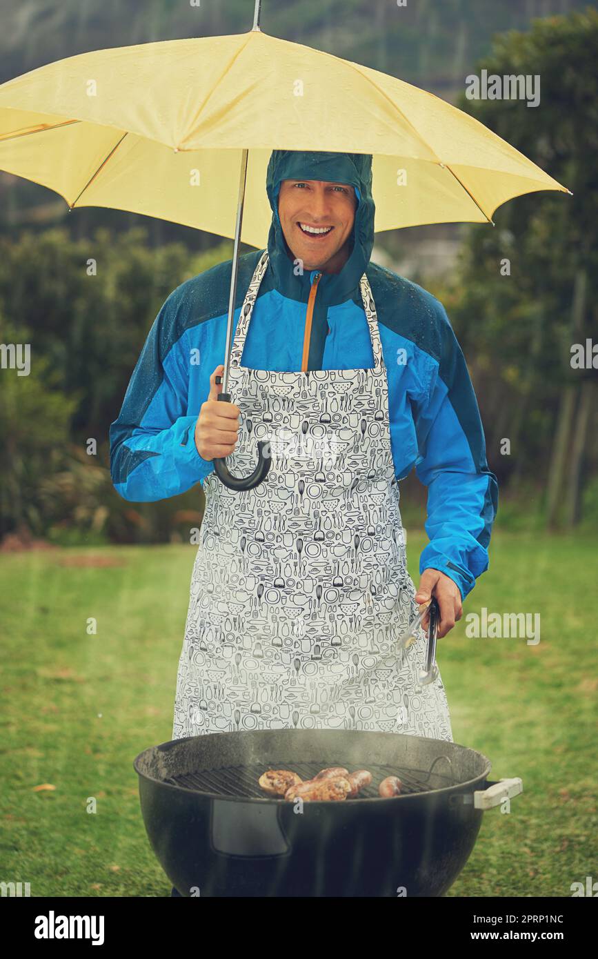 Barbeque in the rain hi-res stock photography and images - Alamy