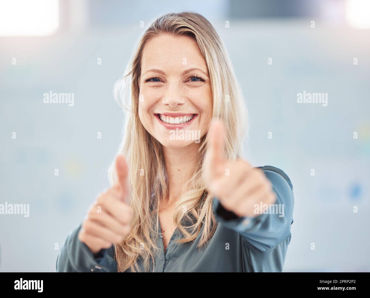 Smile winner face hi-res stock photography and images - Alamy