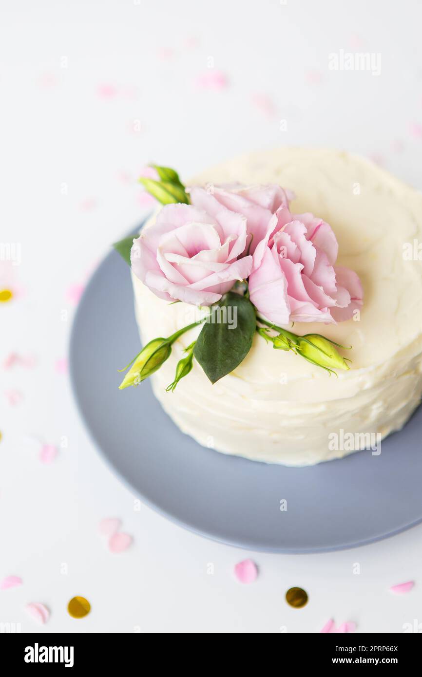 Very beautiful small white cake decorated with fresh eustoma flowers ...