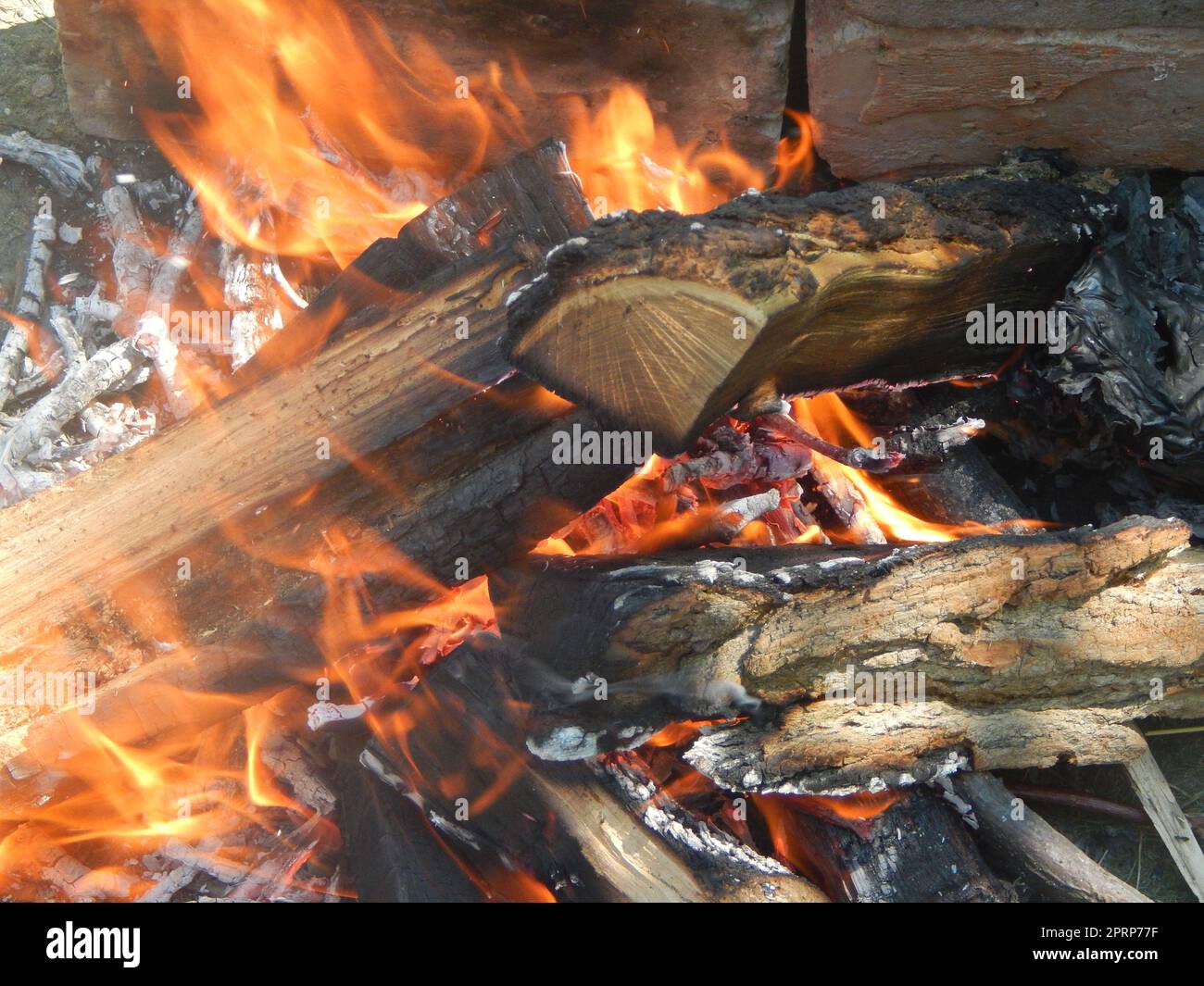 Natural fire burns firewood Stock Photo - Alamy