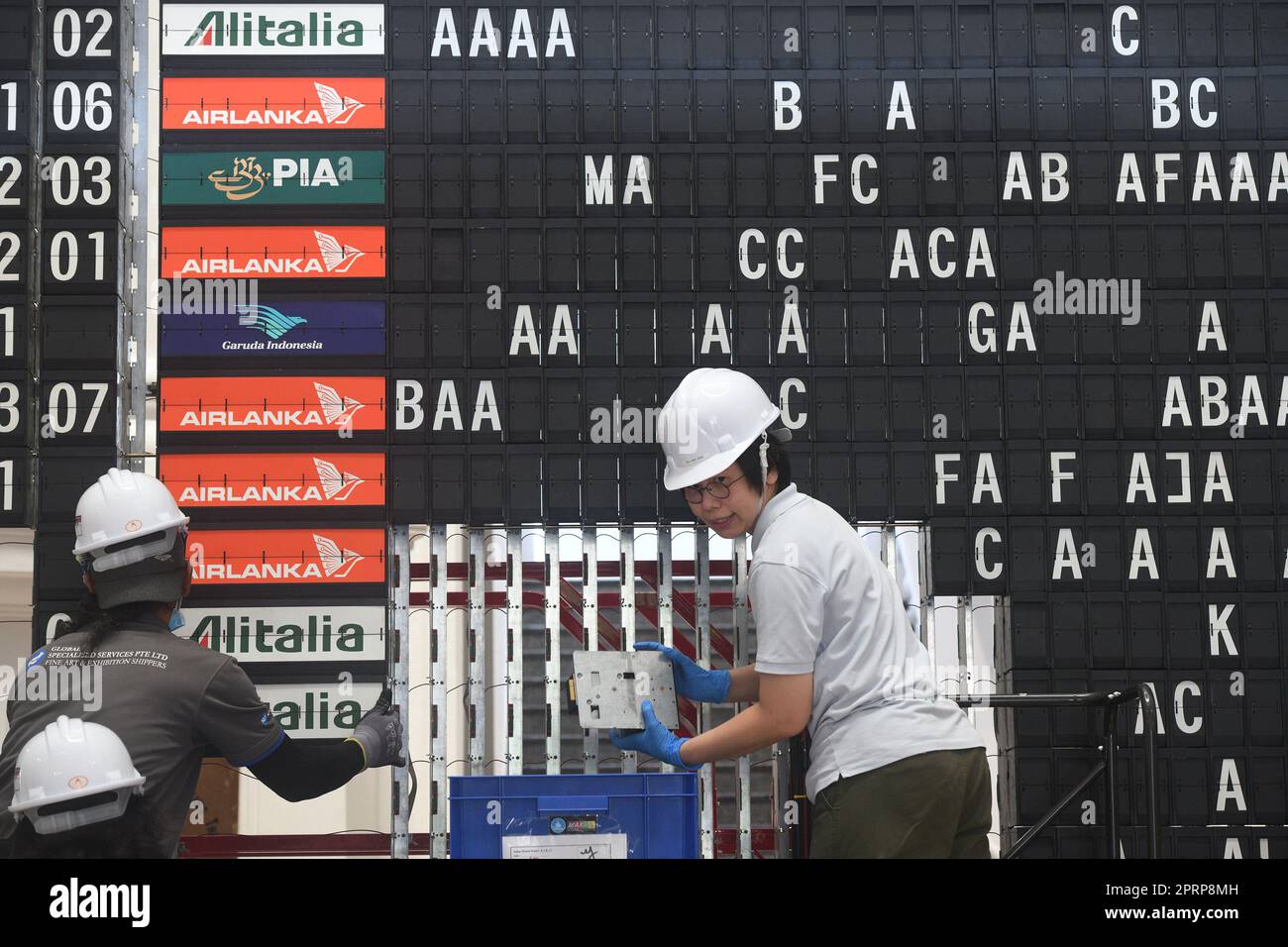 Singapore. 27th Apr, 2023. Workers reassemble a disused Solari board ...