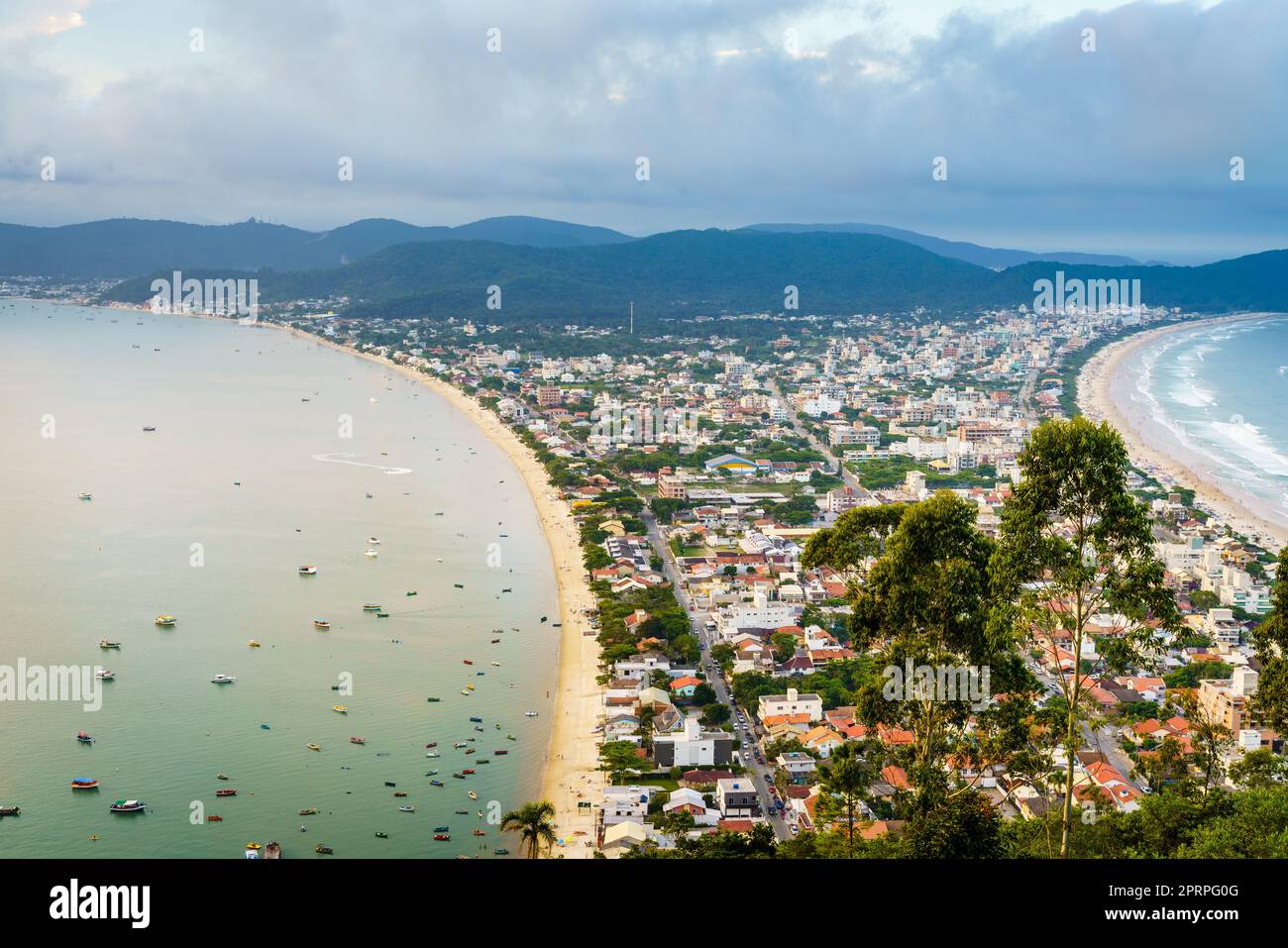 Scenic view of Canto grande and Mariscal beaches in Bombinhas, Brazil ...