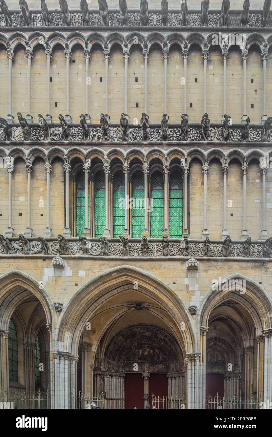 Eglise Notre-Dame de Dijon, Dijon, France Stock Photo - Alamy