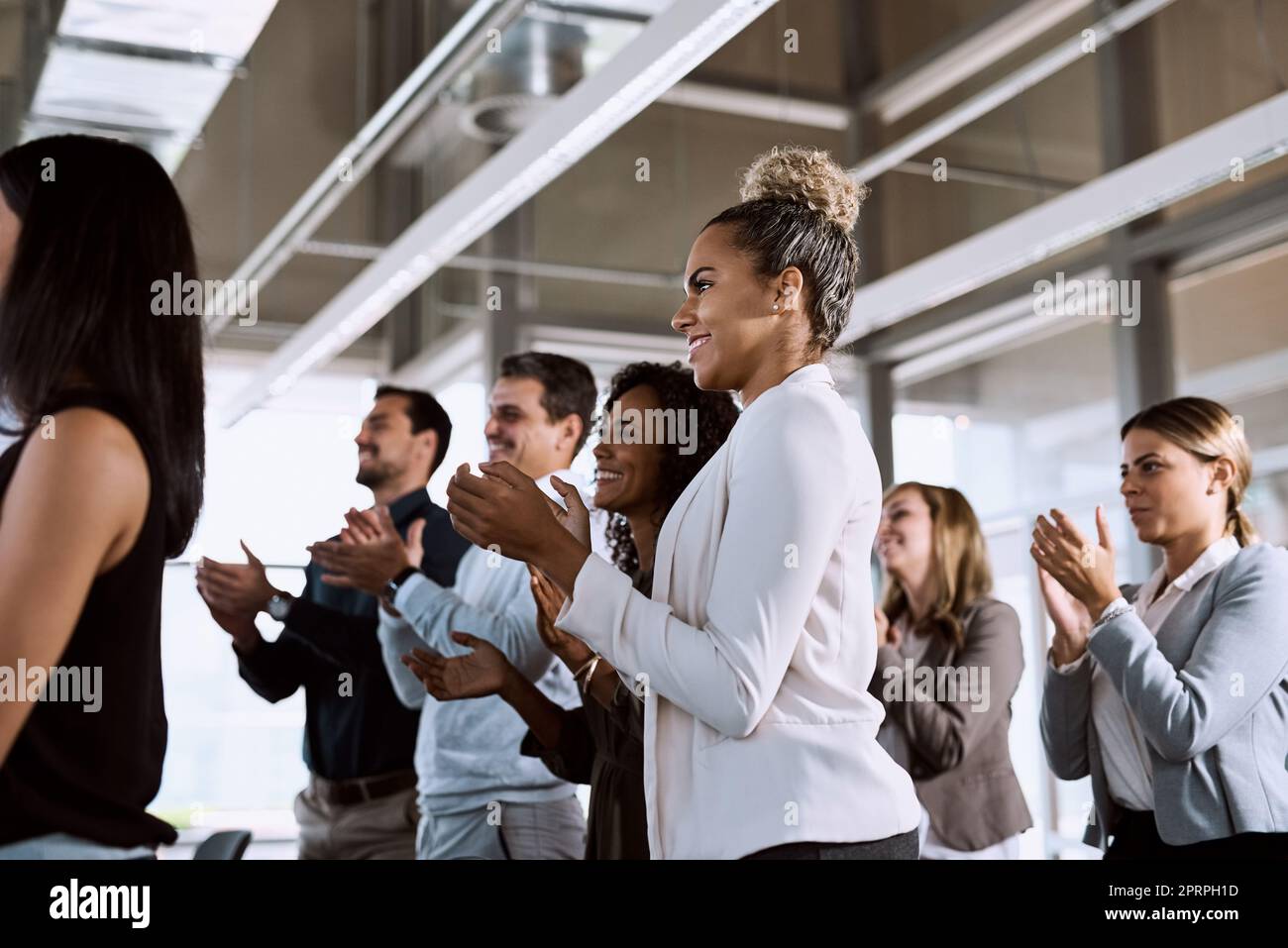 Standing ovation business hi-res stock photography and images - Alamy