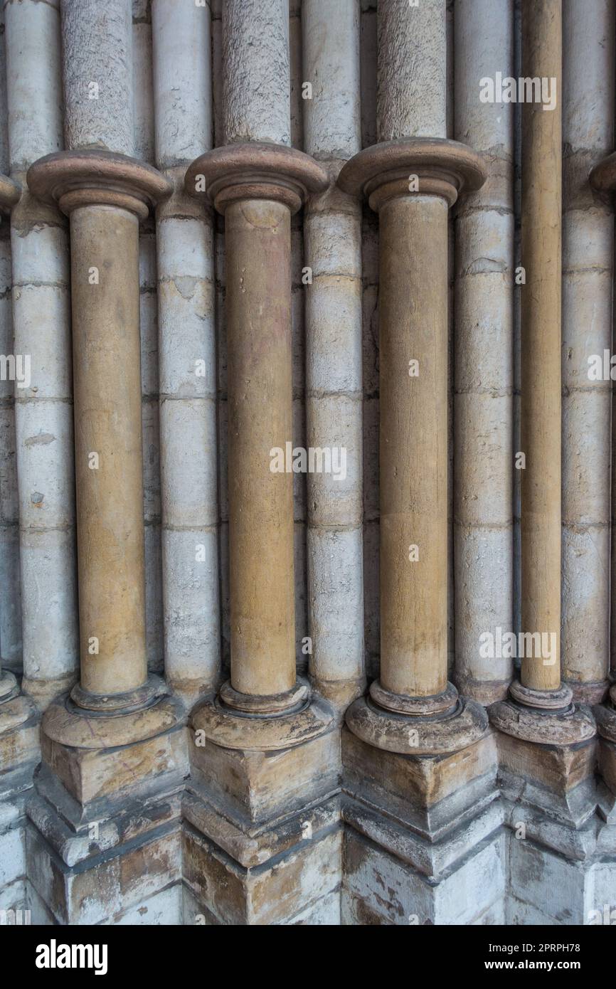 Eglise Notre-Dame de Dijon, Dijon, France. Columns Stock Photo - Alamy