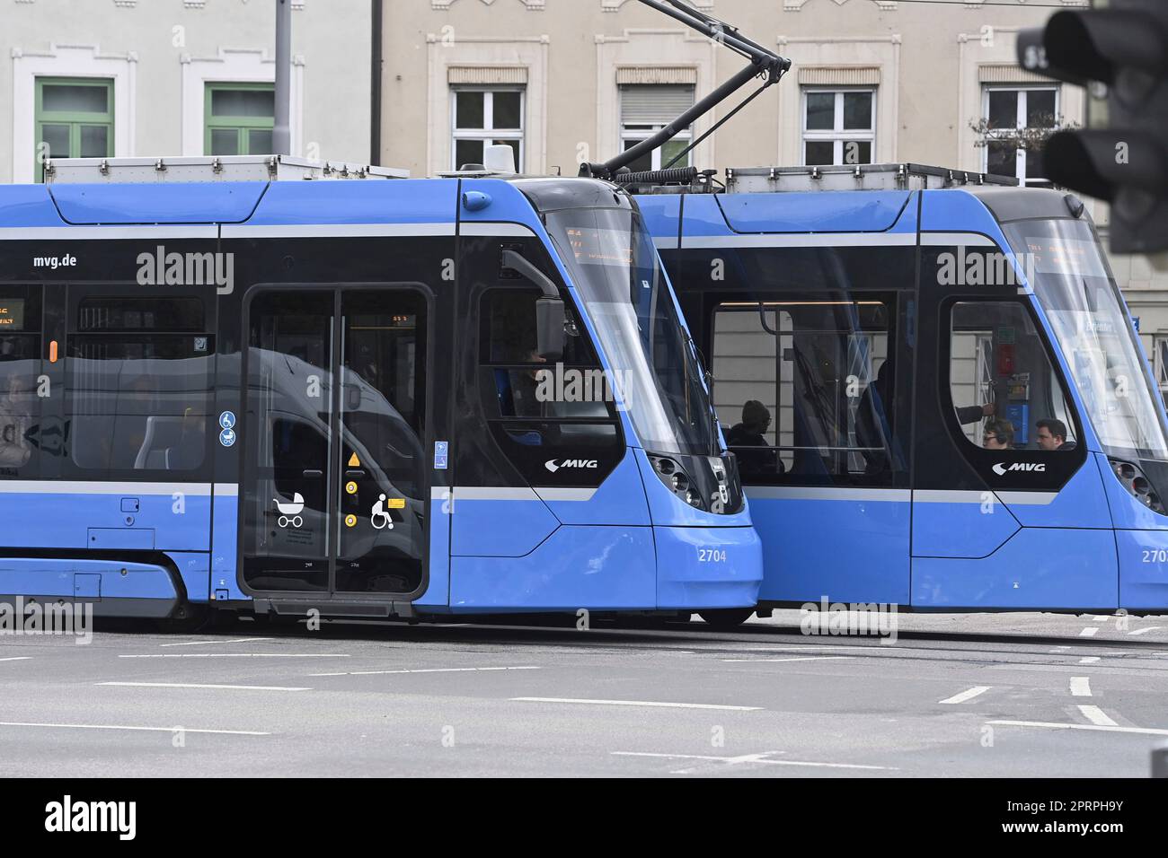Munich, Deutschland. 26th Apr, 2023. City traffic in Munich: Tram ...