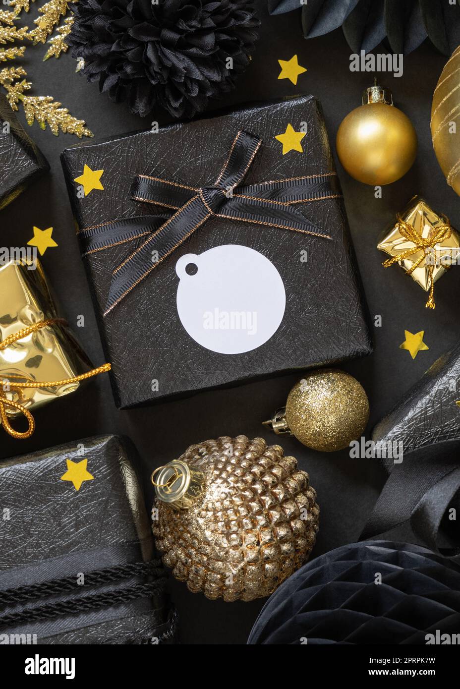 Gift tag round hi-res stock photography and images - Alamy