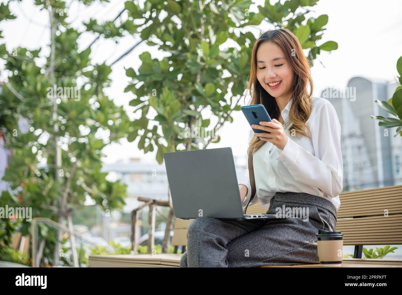 People internet exterior building hi-res stock photography and images ...