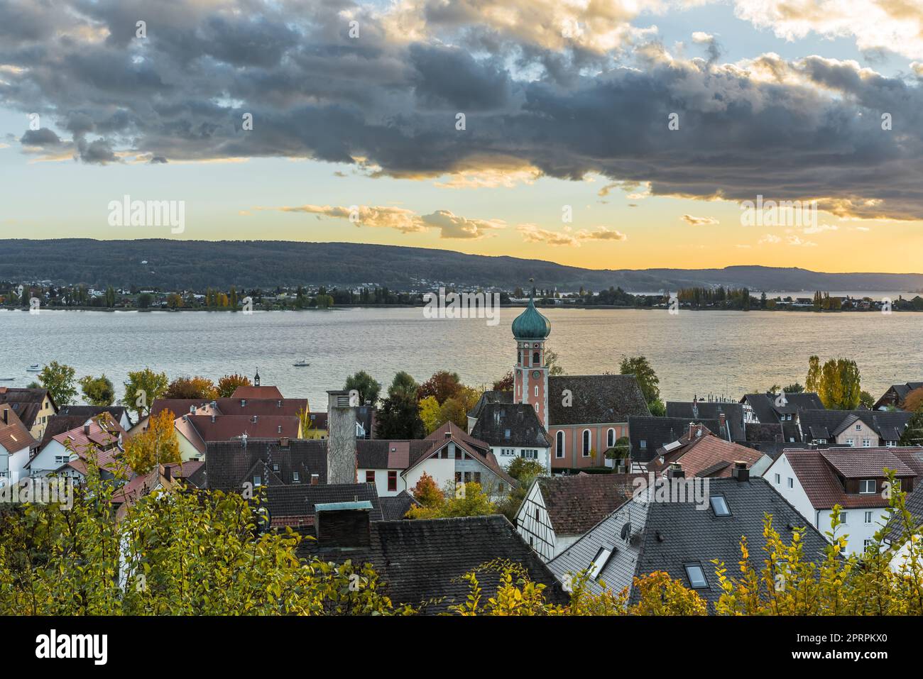 View over Allenbach am Bodensee towards Island of Reichenau at dusk ...