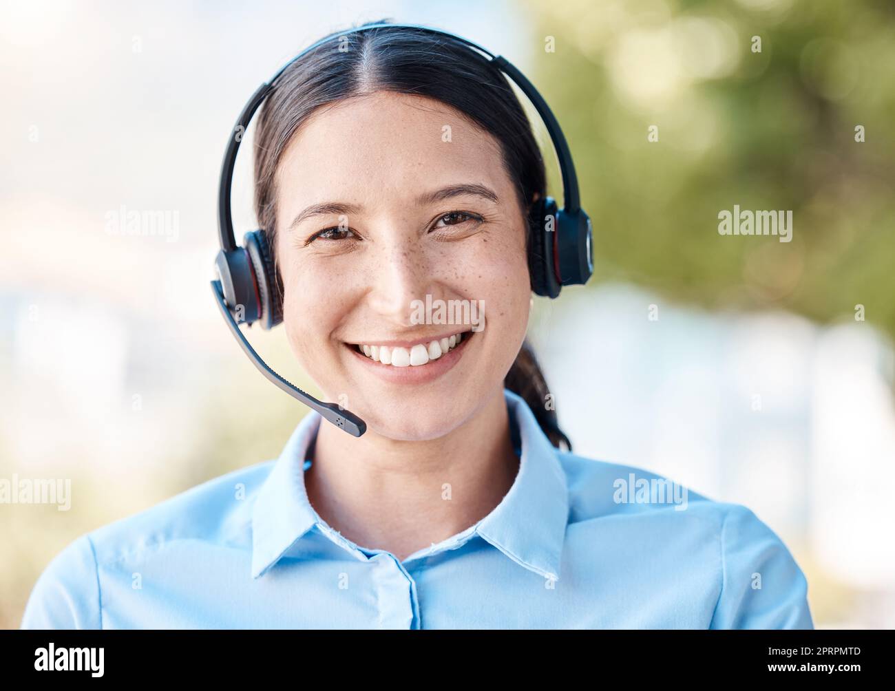Support employee hi-res stock photography and images - Alamy