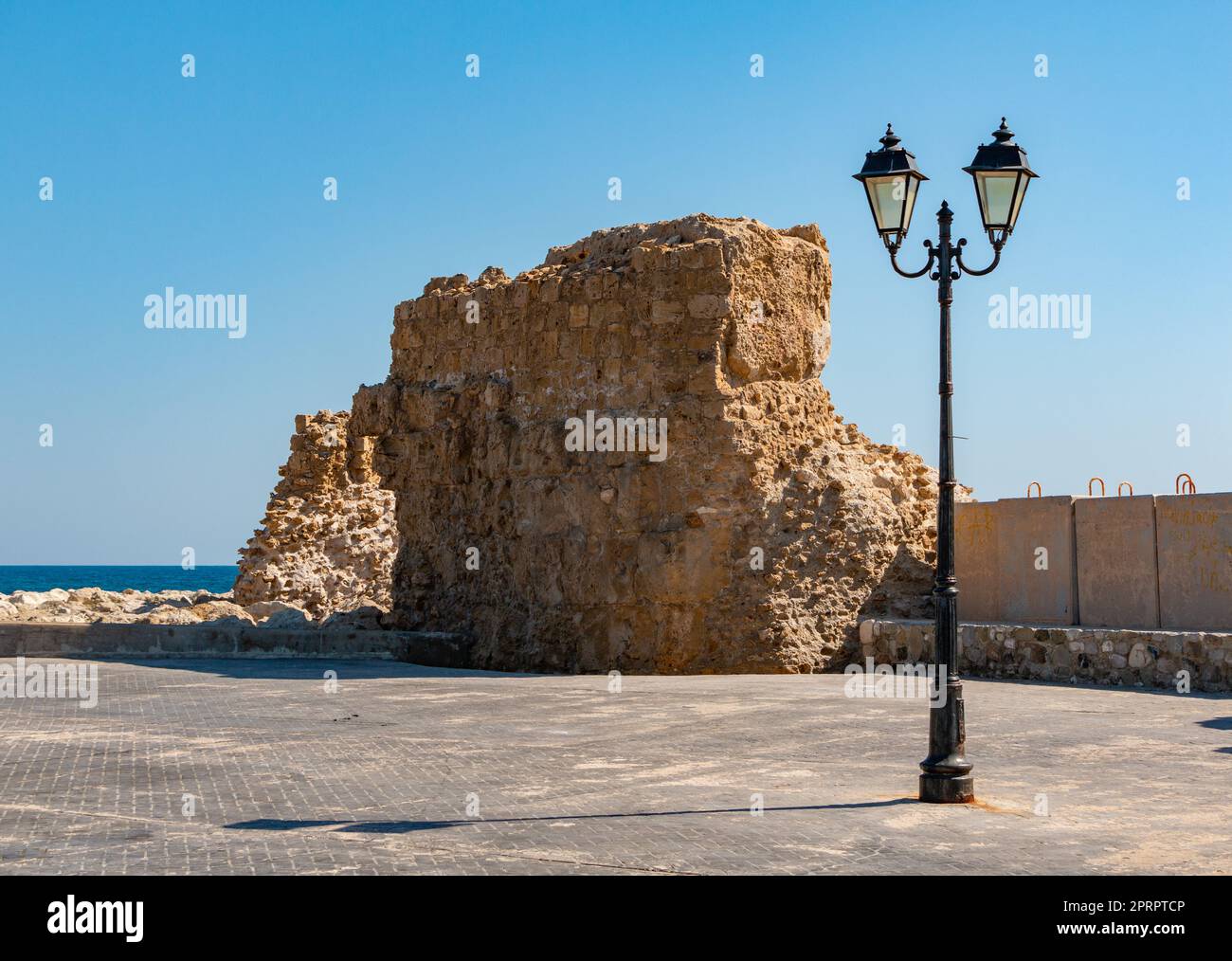 Ancient fort ruins hi-res stock photography and images - Alamy