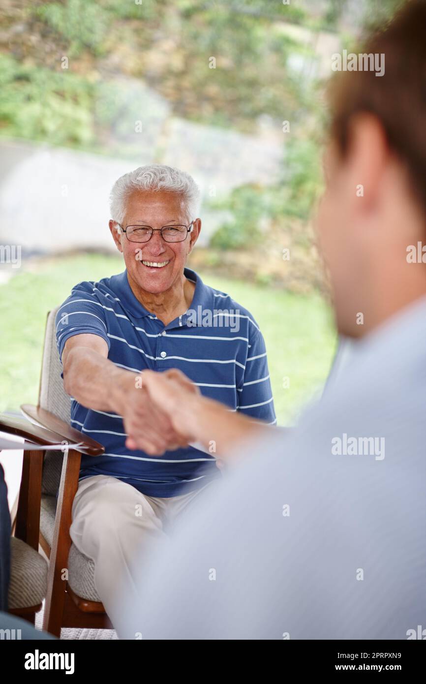 Old man looking over shoulder hi-res stock photography and images - Alamy