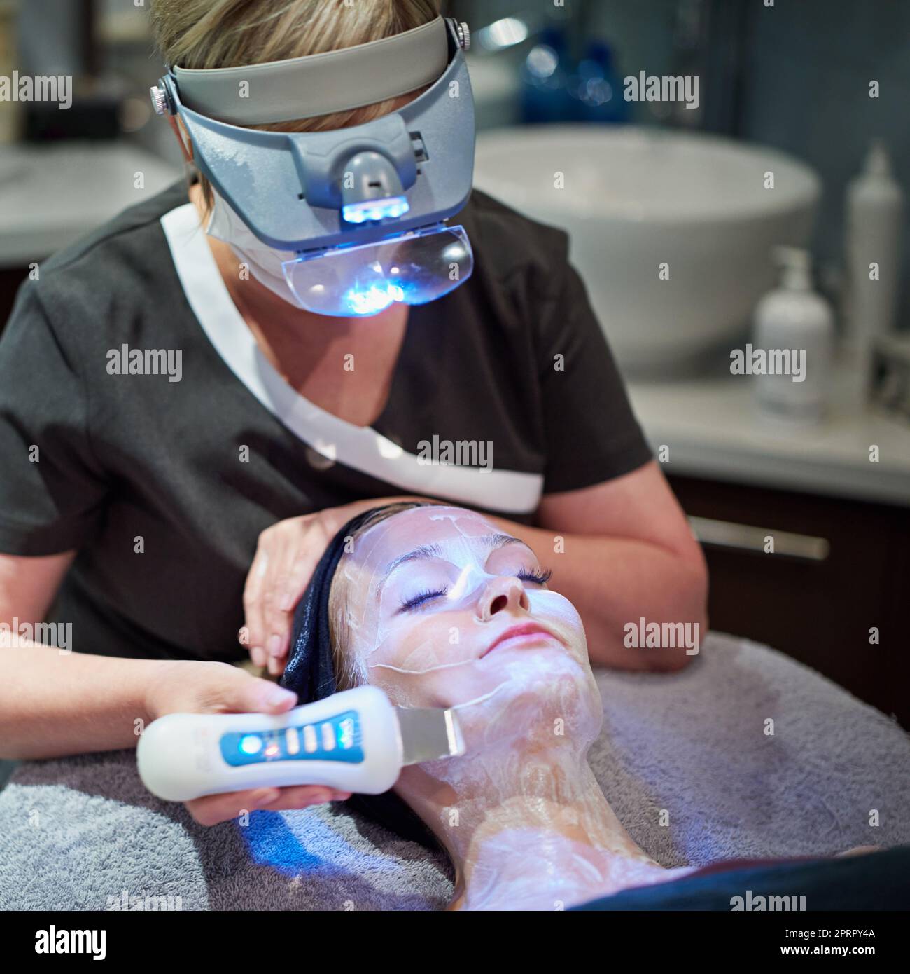Facial lift hi-res stock photography and images - Alamy