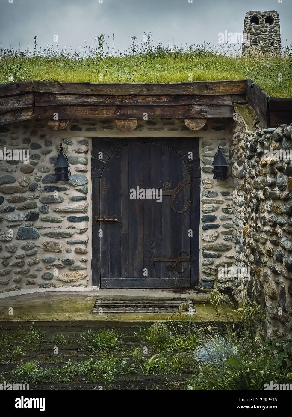 Hobbit house hi-res stock photography and images - Alamy