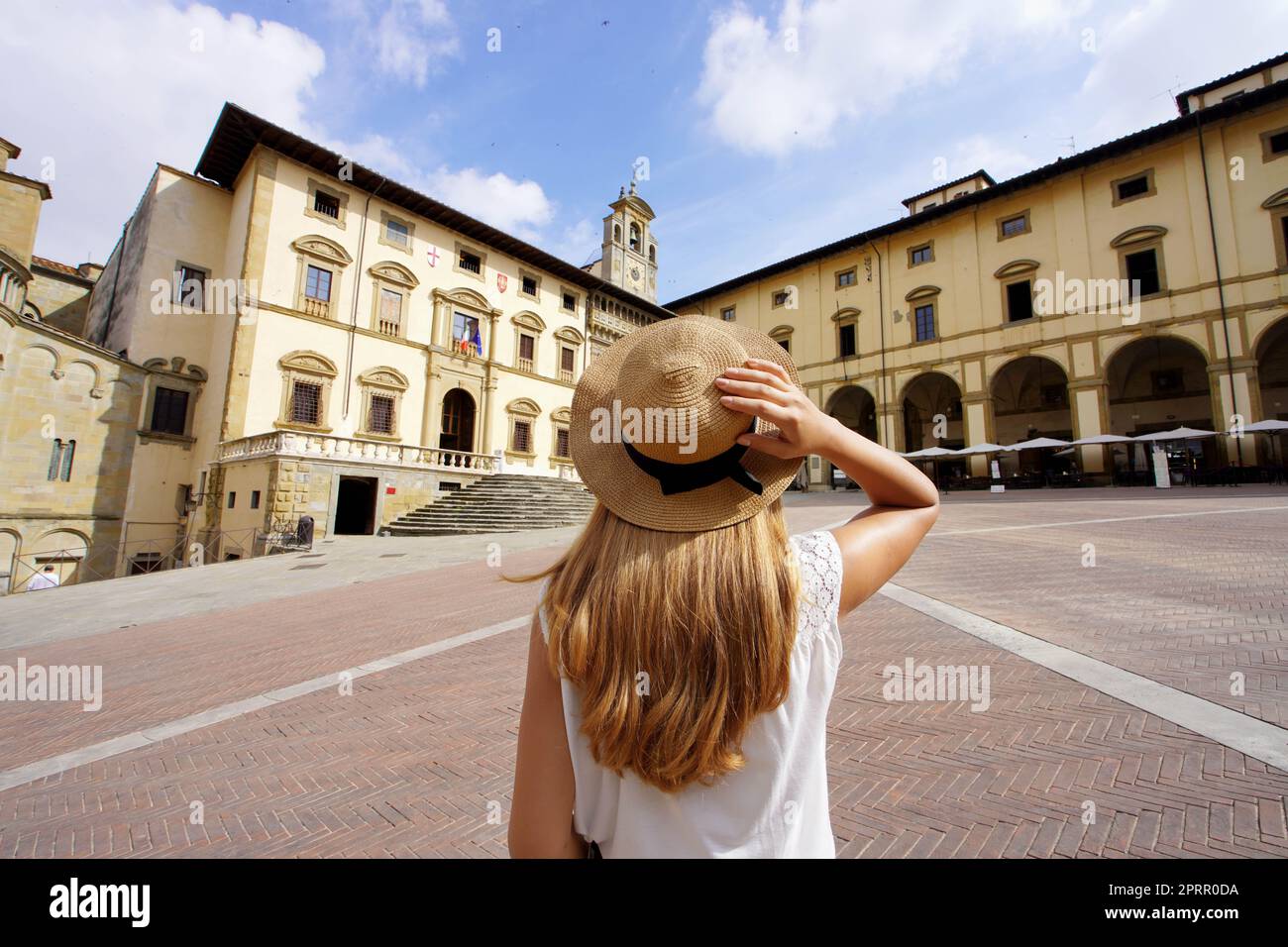 Holidays in Tuscany. Rear view of traveler girl holds hat in Piazza ...