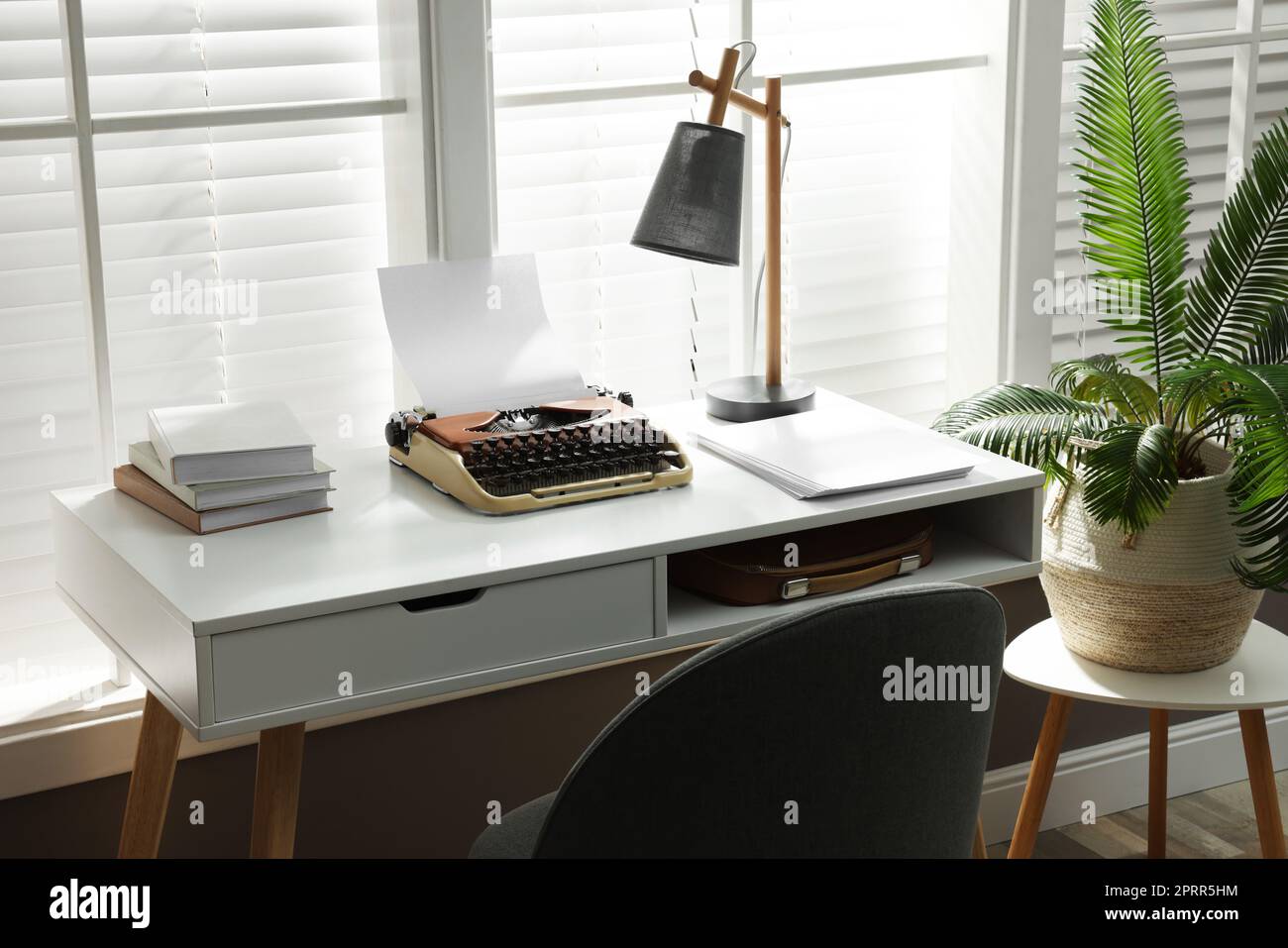 Writer's desk window hi-res stock photography and images - Alamy