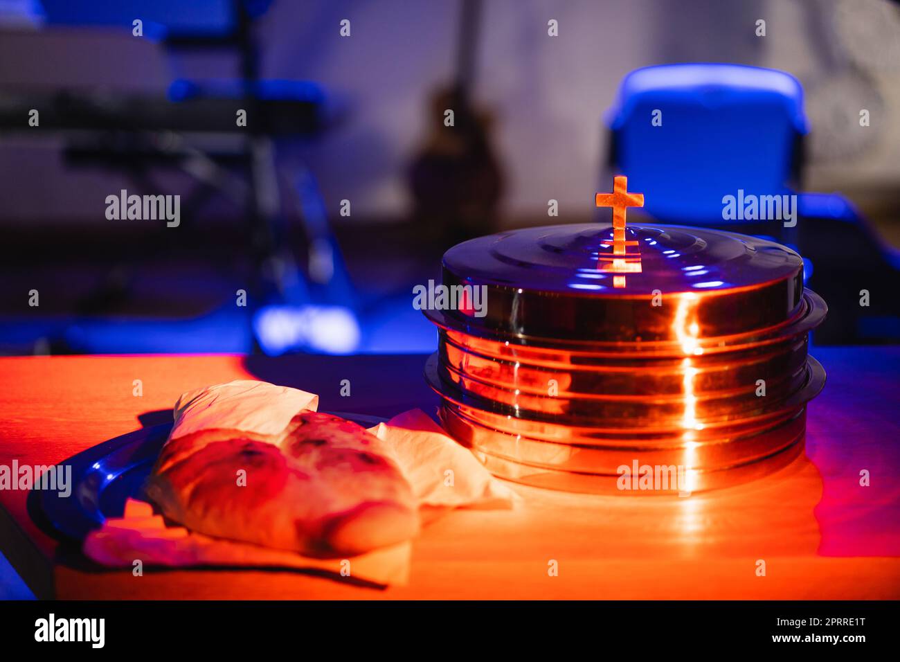 The process of breaking bread in the modern church Stock Photo - Alamy