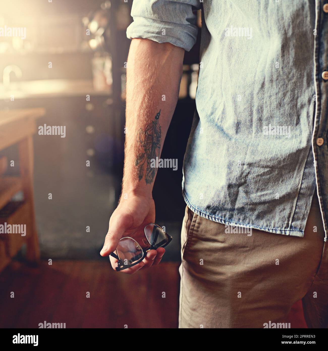 Holding shades hi-res stock photography and images - Alamy