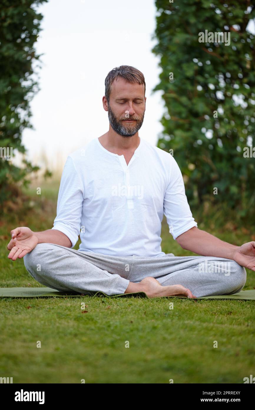 Closed body posture hi-res stock photography and images - Alamy