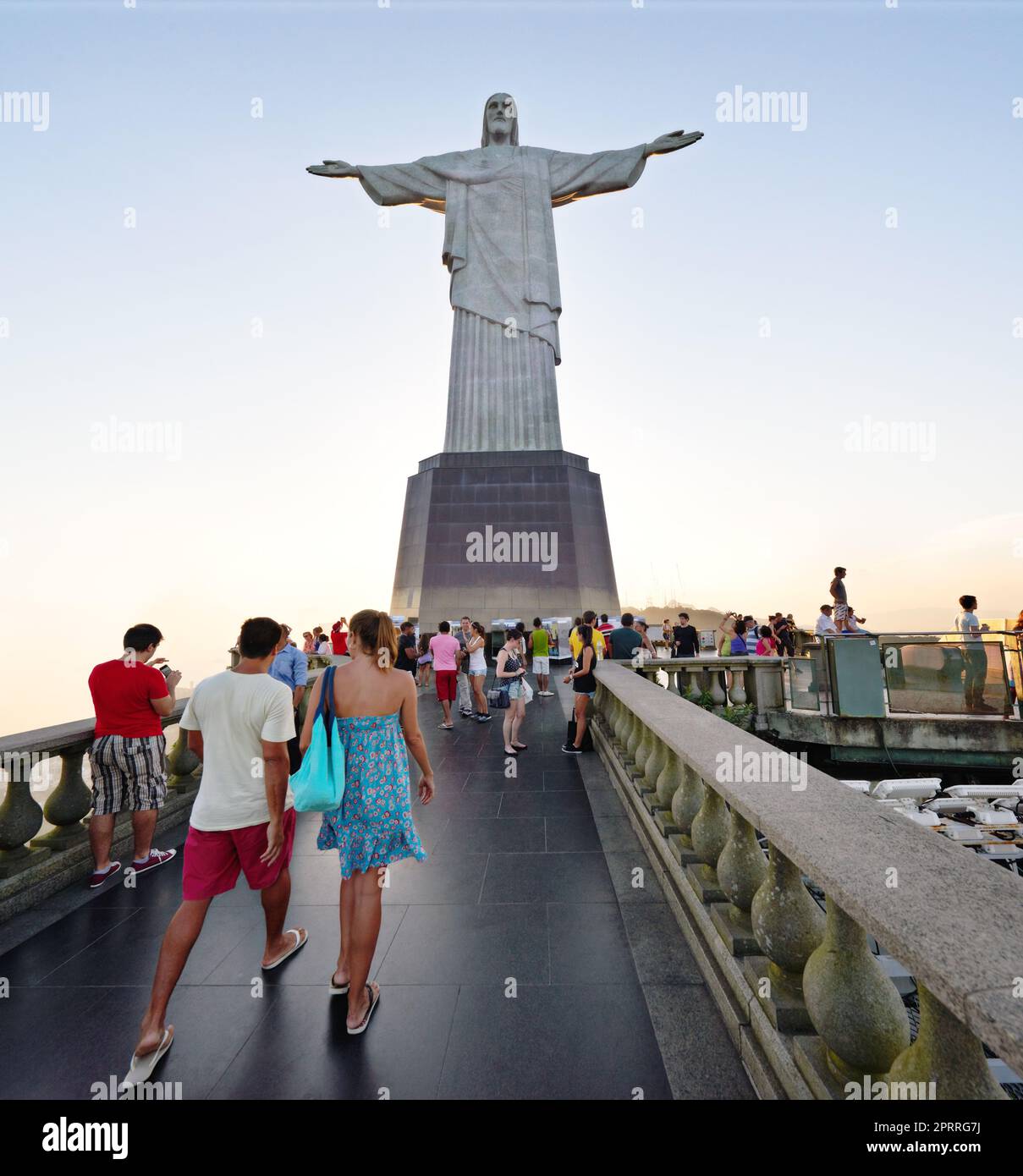 On their way to an epic landmark. A group of tourists on the path to ...