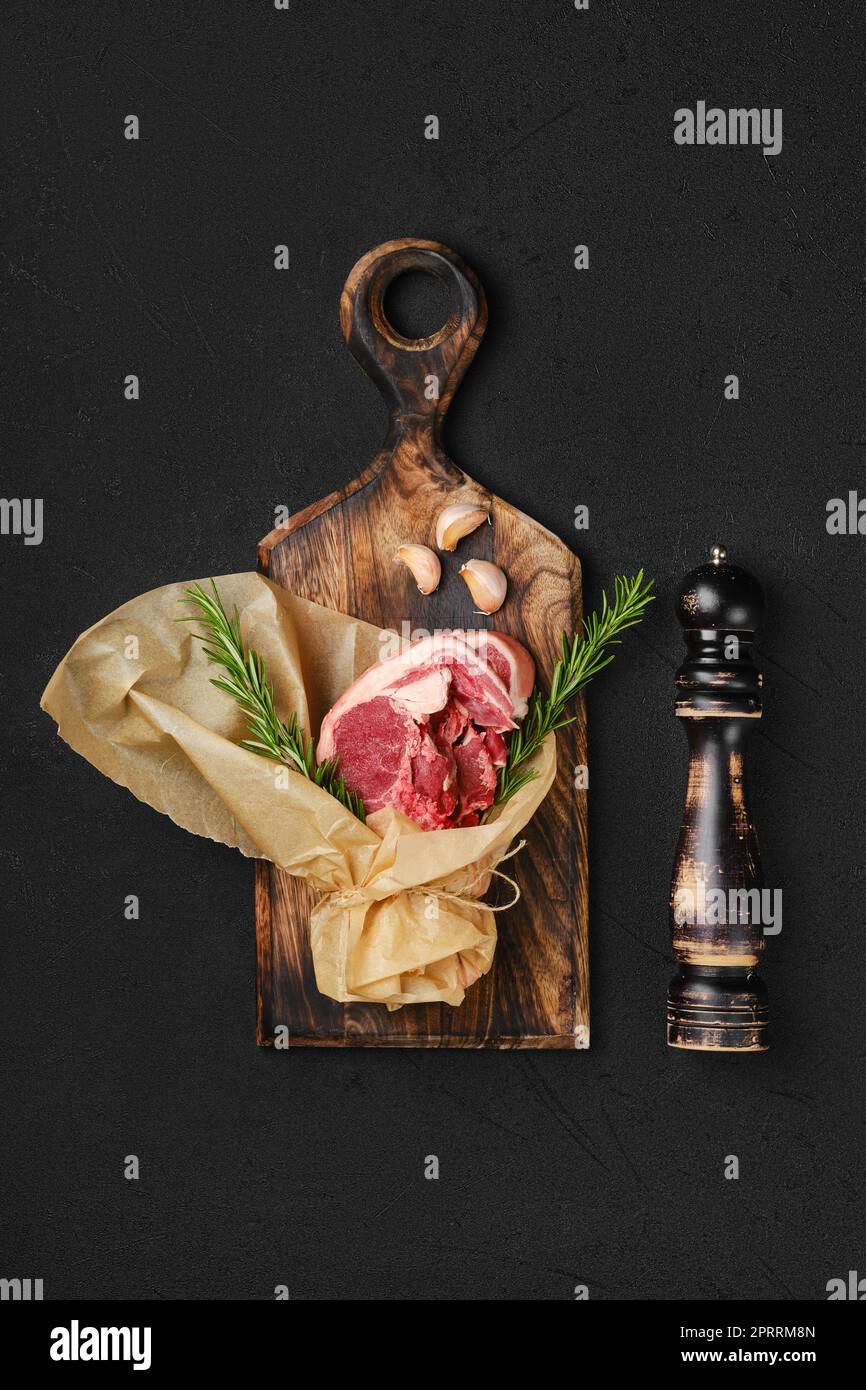 Meat wrapped in butcher paper hi-res stock photography and images - Alamy