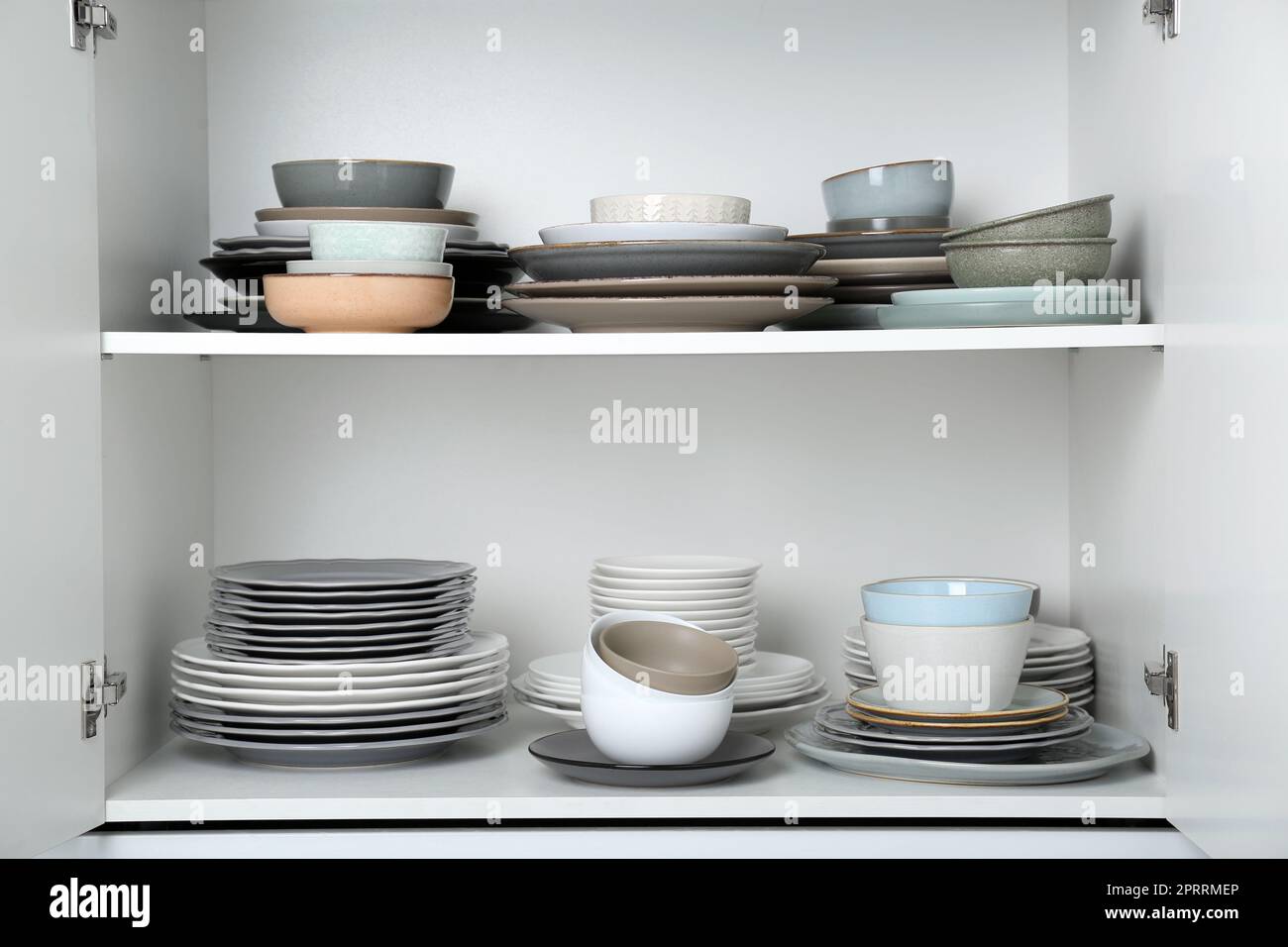 Shelves plates dishes hi-res stock photography and images - Alamy