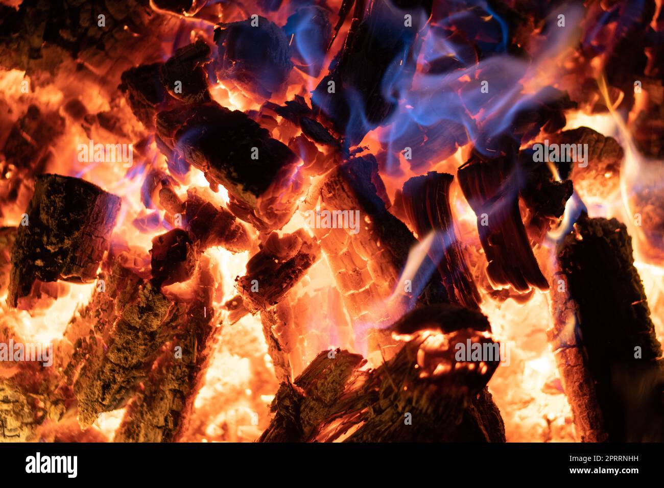 Close up fire burning night hi-res stock photography and images - Alamy