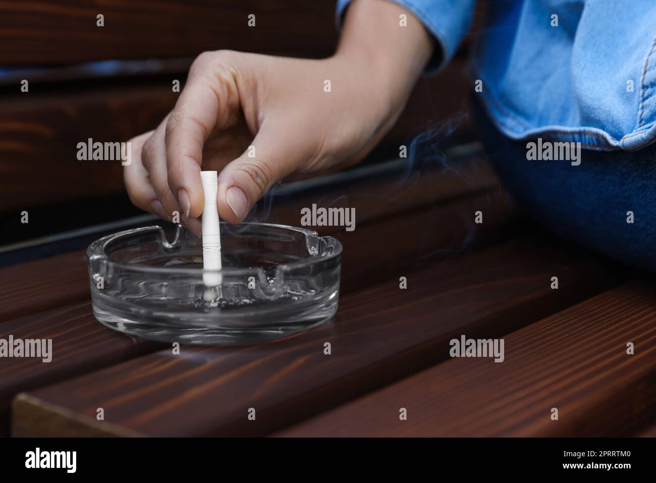 Putting out cigarette hi-res stock photography and images - Alamy