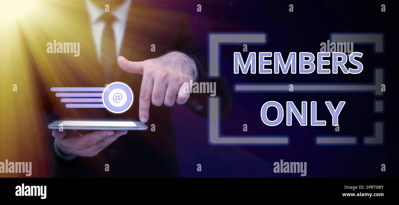 Members only sign hi-res stock photography and images - Alamy