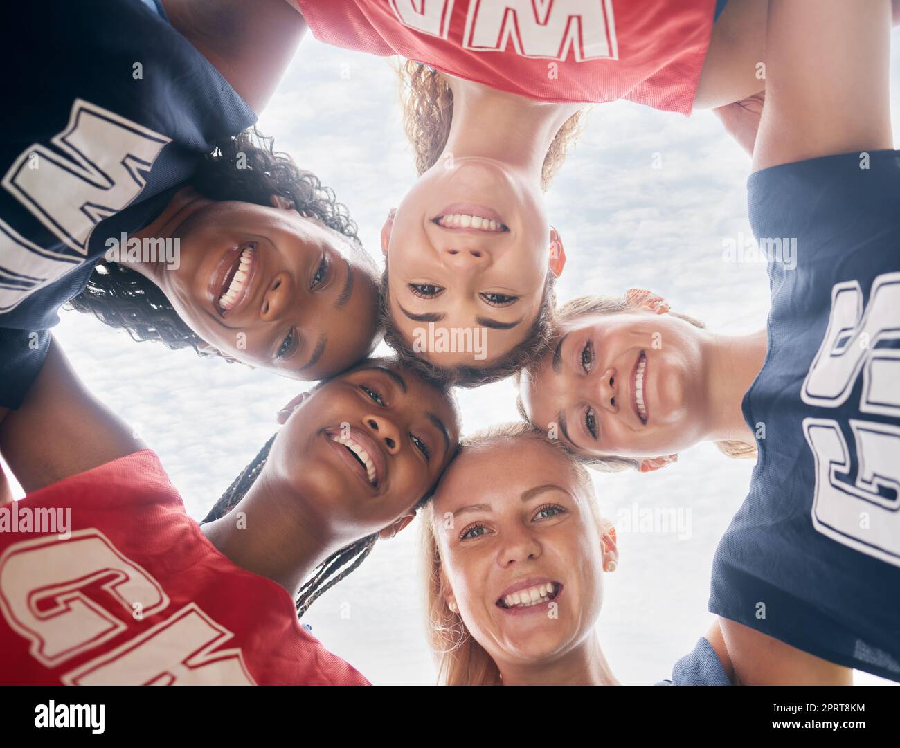 Netball team portrait hi-res stock photography and images - Alamy