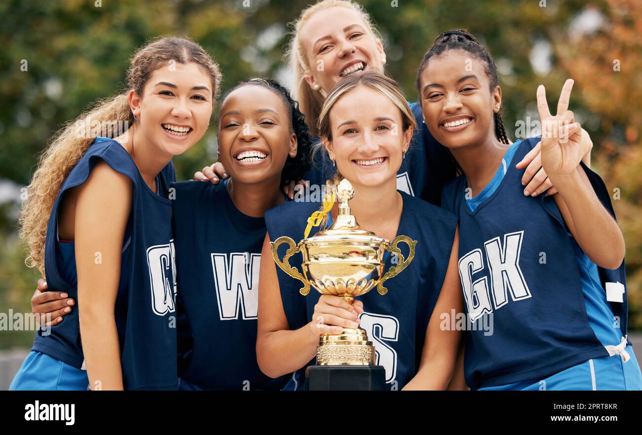 Netball teamwork hi-res stock photography and images - Alamy