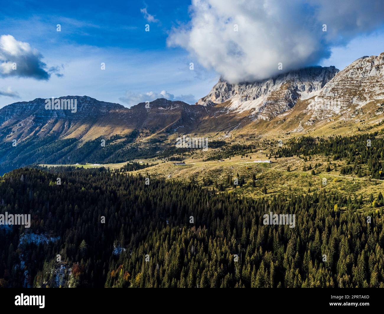 Autumn on the Montasio plateau. Crowned by mountains and colors Stock ...