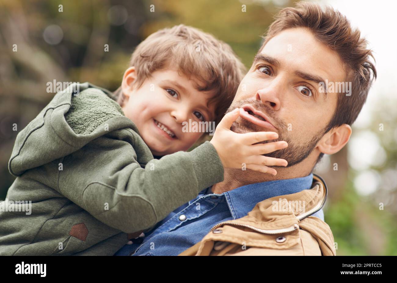 Children making faces hi-res stock photography and images - Alamy