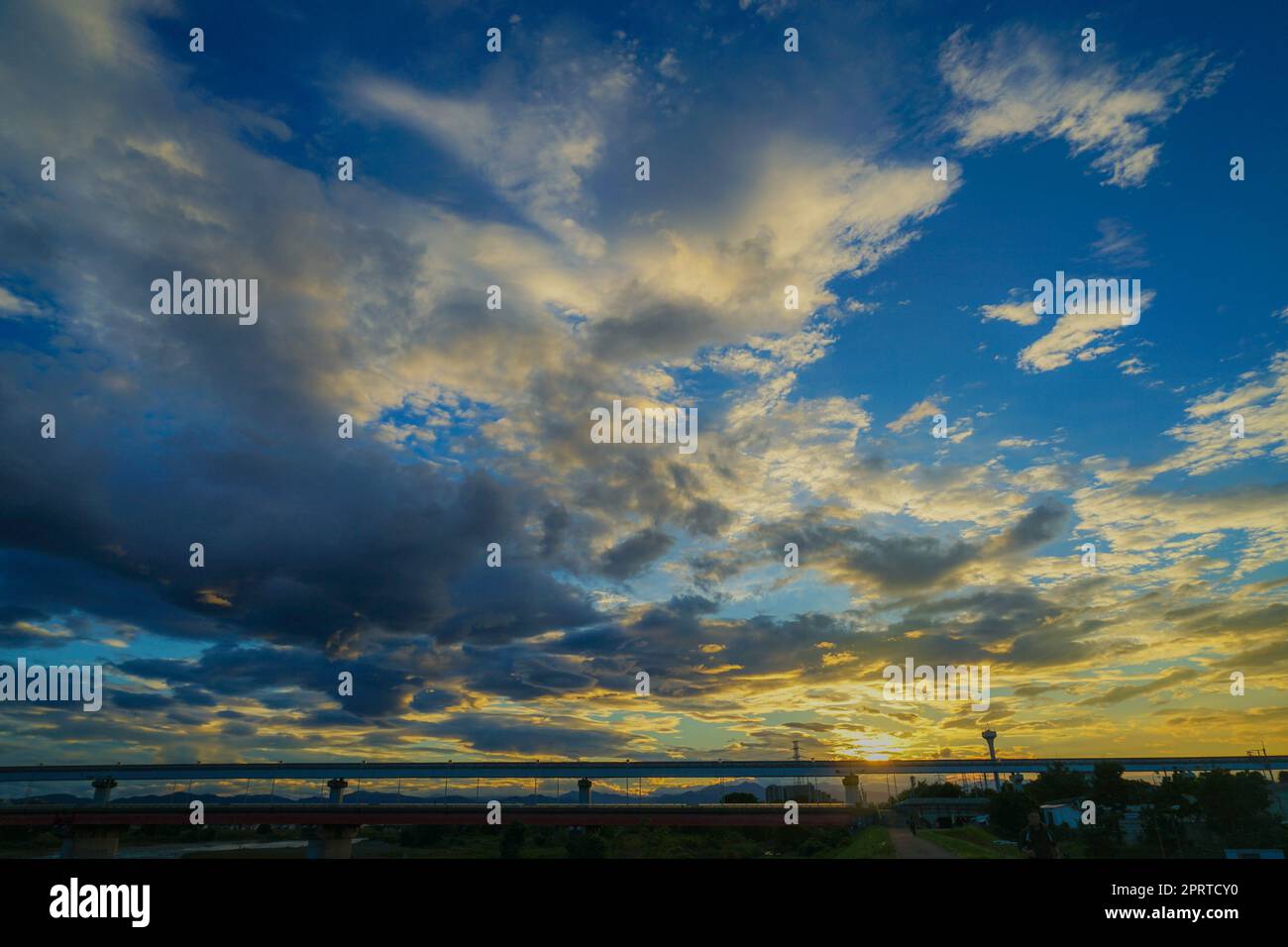 Standing Date Bridge and the twilight of the autumn sky (Tachikawa ...
