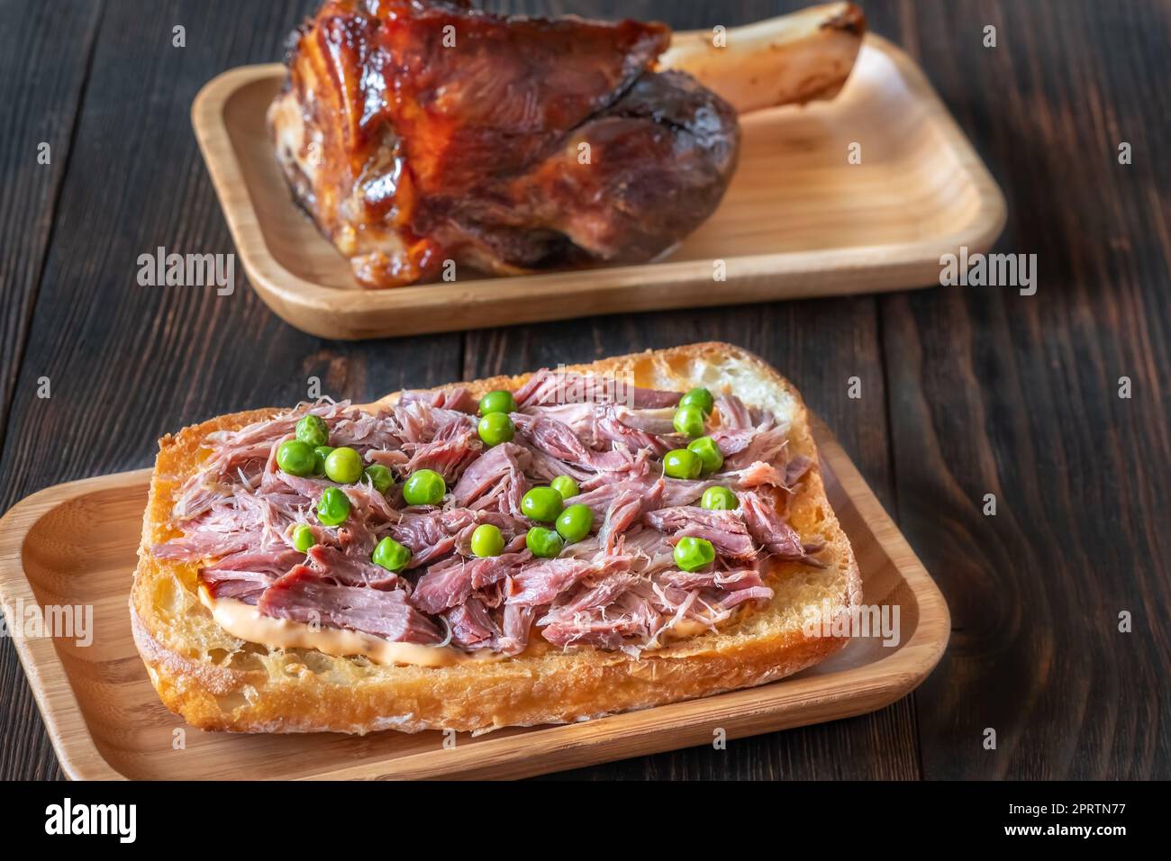 Ham hock pulled hi-res stock photography and images - Alamy