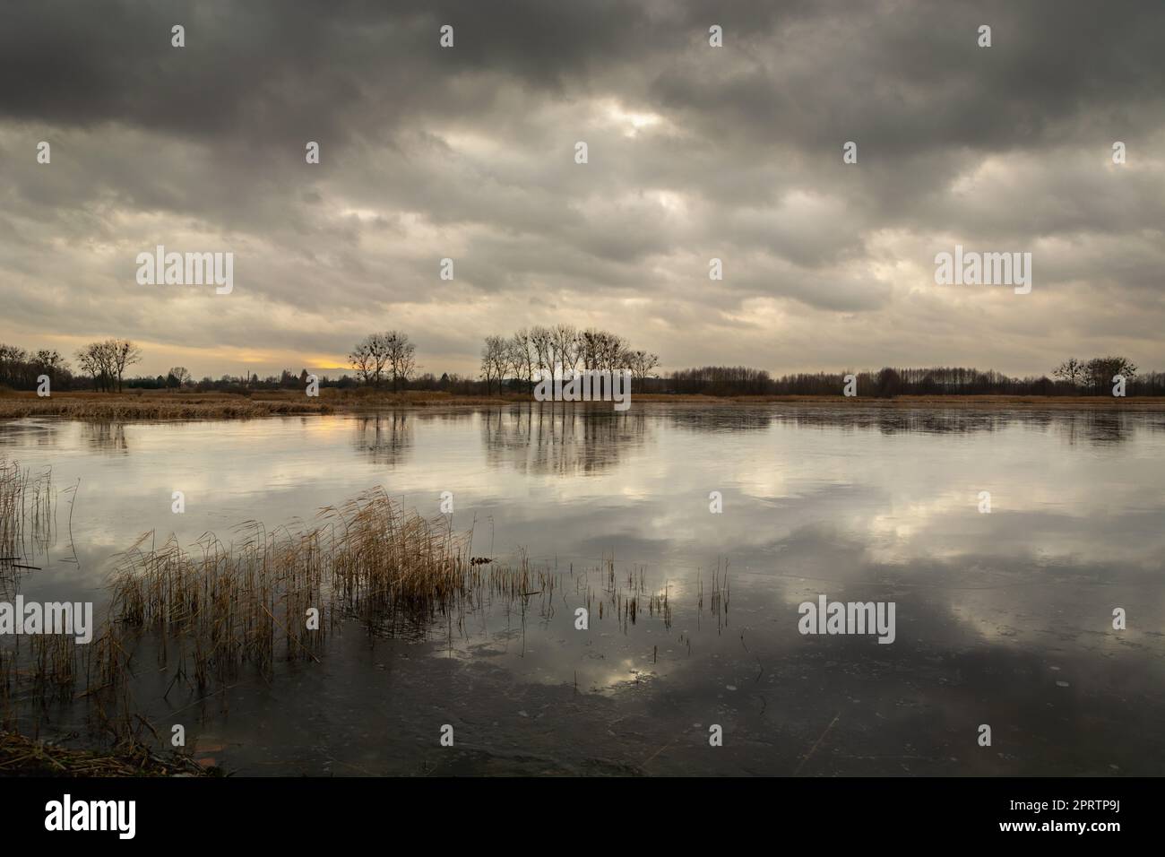 Dark lake clouds hi-res stock photography and images - Alamy